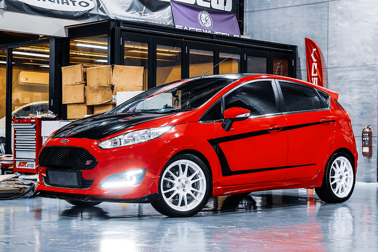 Permaisuri | OZ Racing Ultraleggera on Ford Fiesta