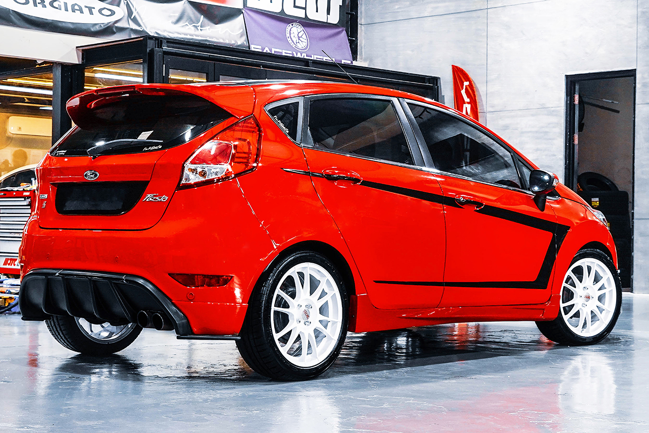 Permaisuri | OZ Racing Ultraleggera on Ford Fiesta