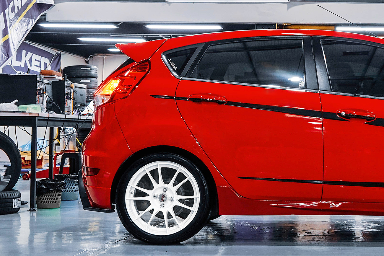 Permaisuri | OZ Racing Ultraleggera on Ford Fiesta