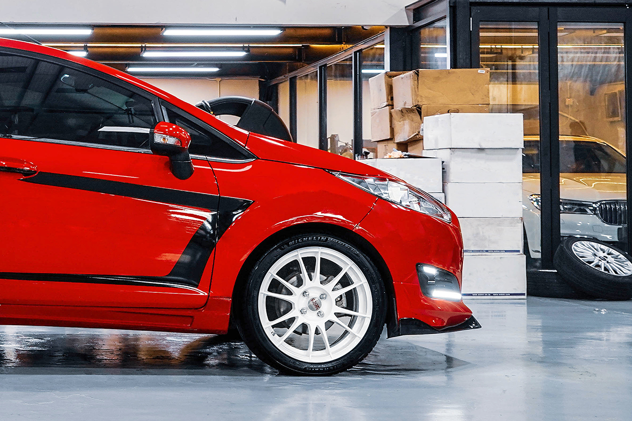 Permaisuri | OZ Racing Ultraleggera on Ford Fiesta