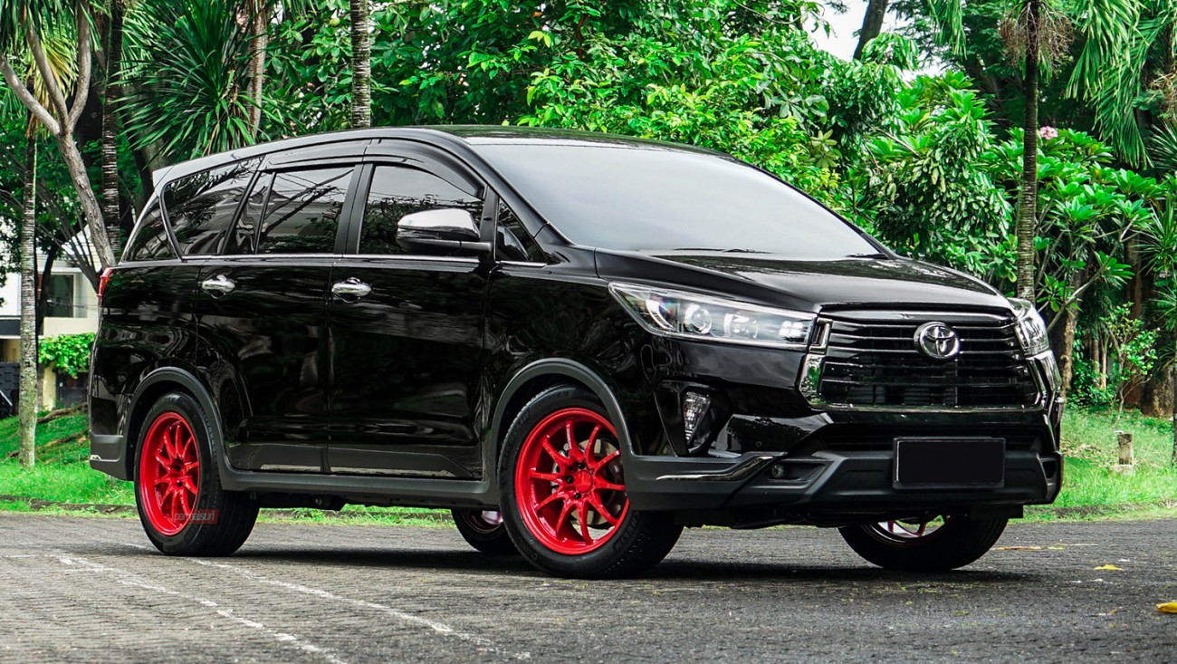 Permaisuri | Rays Volk Racing CE28N on Toyota Innova Venturer Facelift
