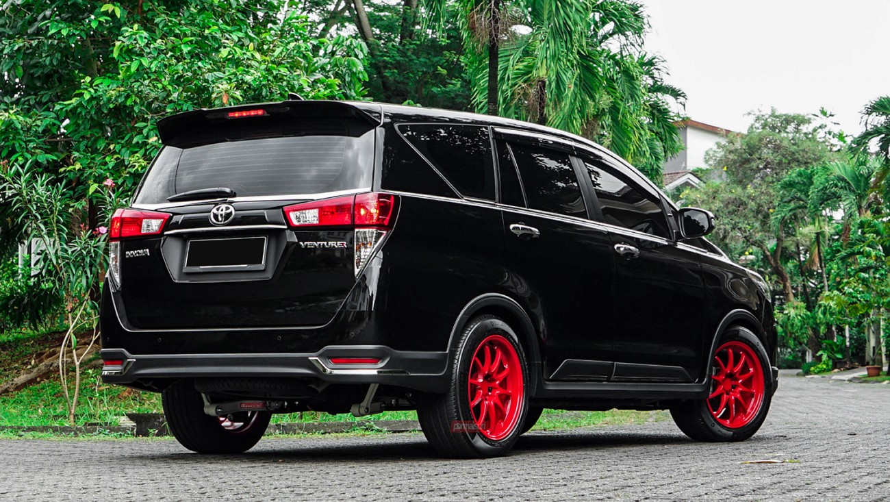 Permaisuri | Rays Volk Racing CE28N on Toyota Innova Venturer Facelift