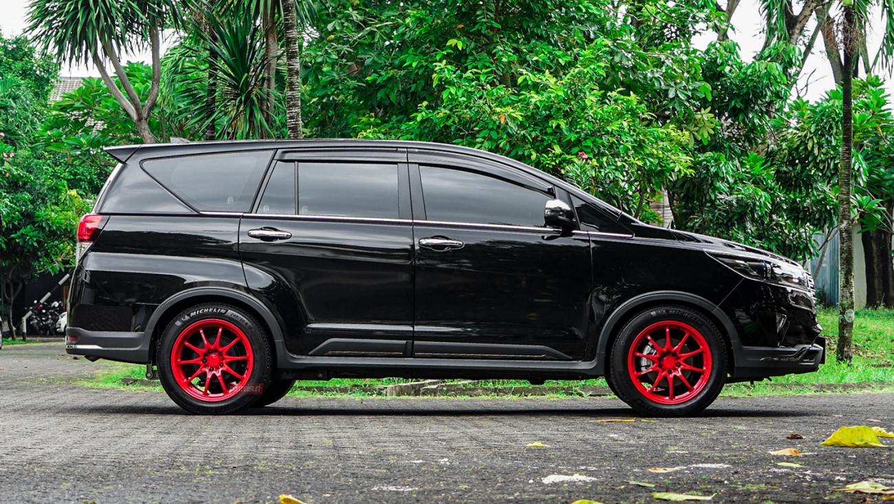 Permaisuri | Rays Volk Racing CE28N on Toyota Innova Venturer Facelift