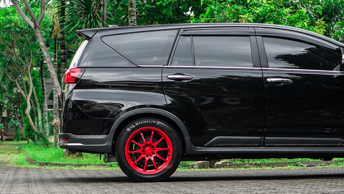 Permaisuri | Rays Volk Racing CE28N on Toyota Innova Venturer Facelift