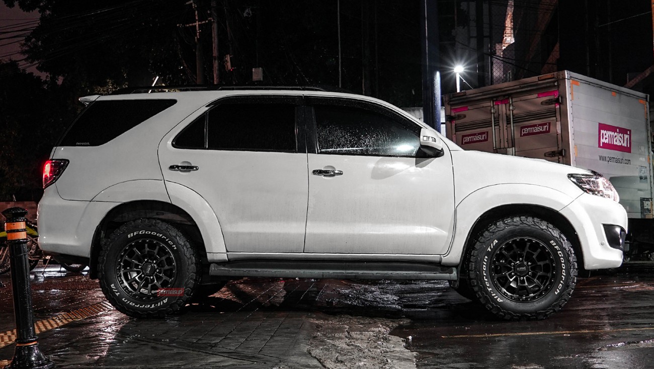 Permaisuri | KMC KM718 Summit+Toyota Fortuner