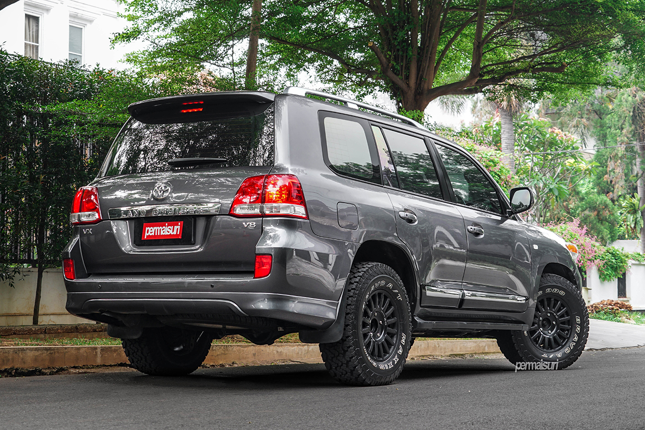 Permaisuri | OZ Racing Rally Raid on Toyota Land Cruiser J200