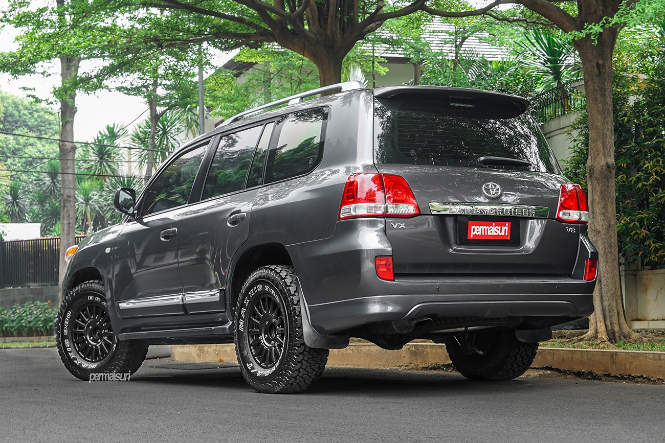 Permaisuri | OZ Racing Rally Raid on Toyota Land Cruiser J200