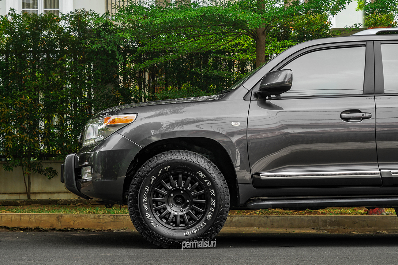 Permaisuri | OZ Racing Rally Raid on Toyota Land Cruiser J200