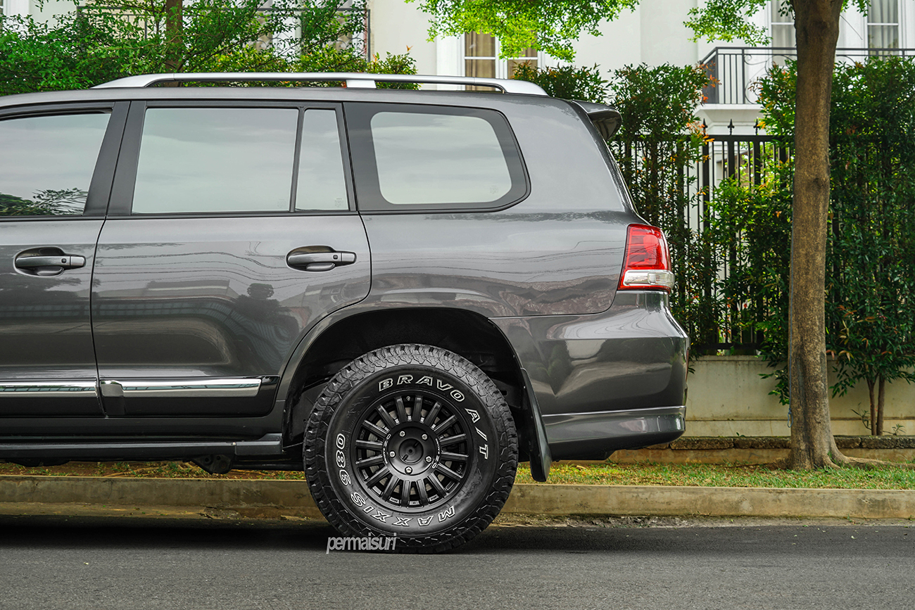 Permaisuri | OZ Racing Rally Raid on Toyota Land Cruiser J200
