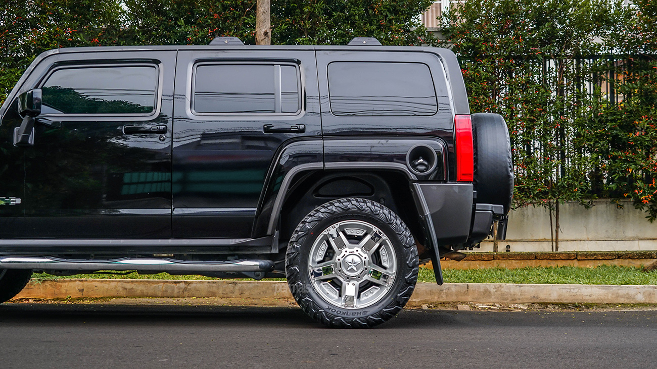 Permaisuri | XD Series Rockstar Argento with Hummer H3