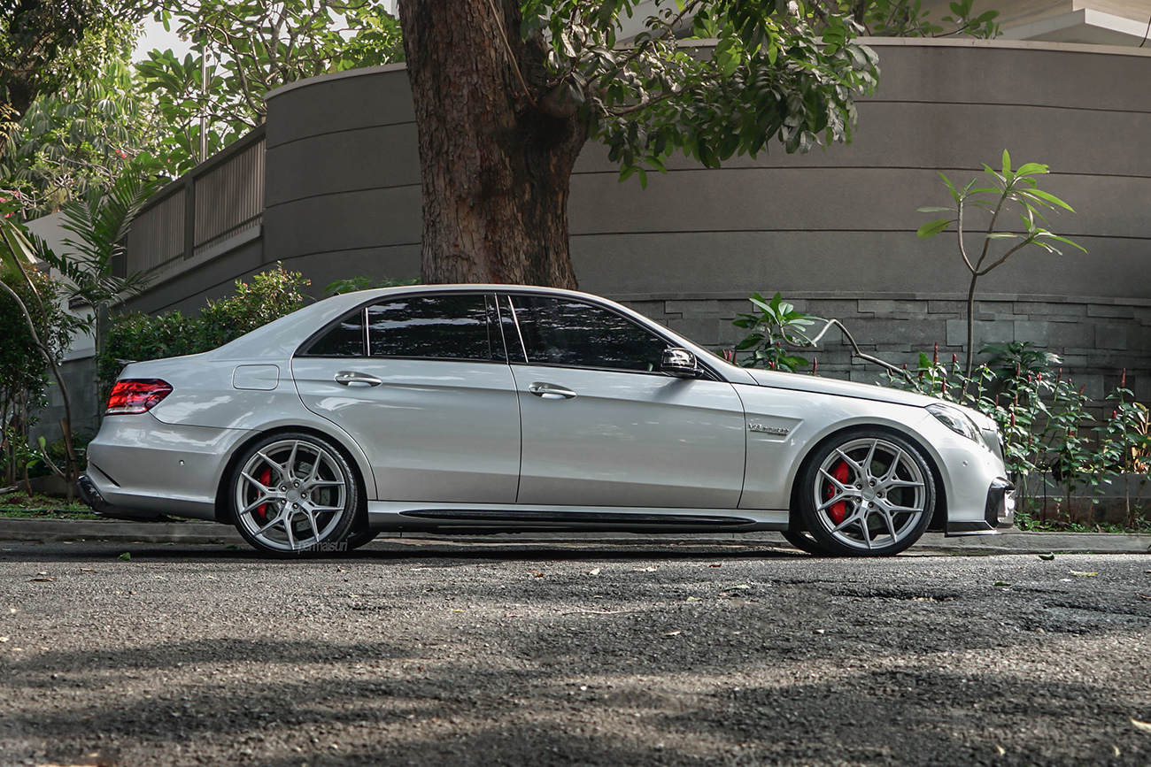 Permaisuri | Vossen HF-5 with Mercedes Benz E-Class W212