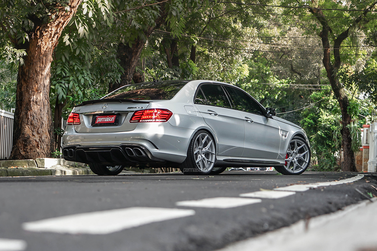 Permaisuri | Vossen HF-5 with Mercedes Benz E-Class W212