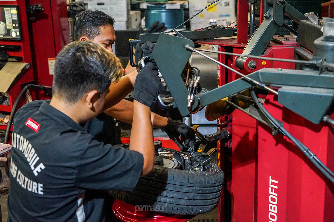 Permaisuri | Yokohama Wheels Advan Racing ONI 2 with Wuling Air ev