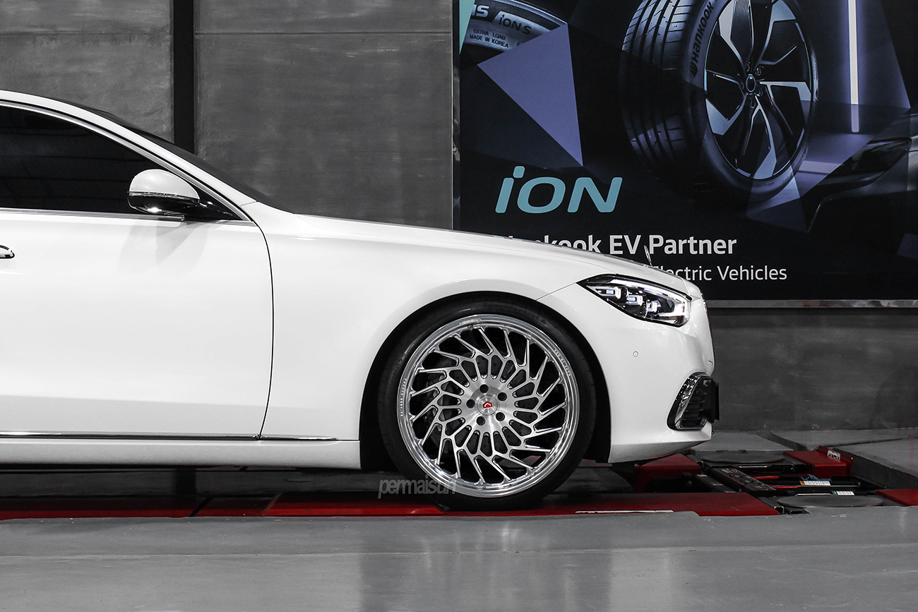 Permaisuri | Vossen ML-R2 with Mercedes Benz S-Class W223