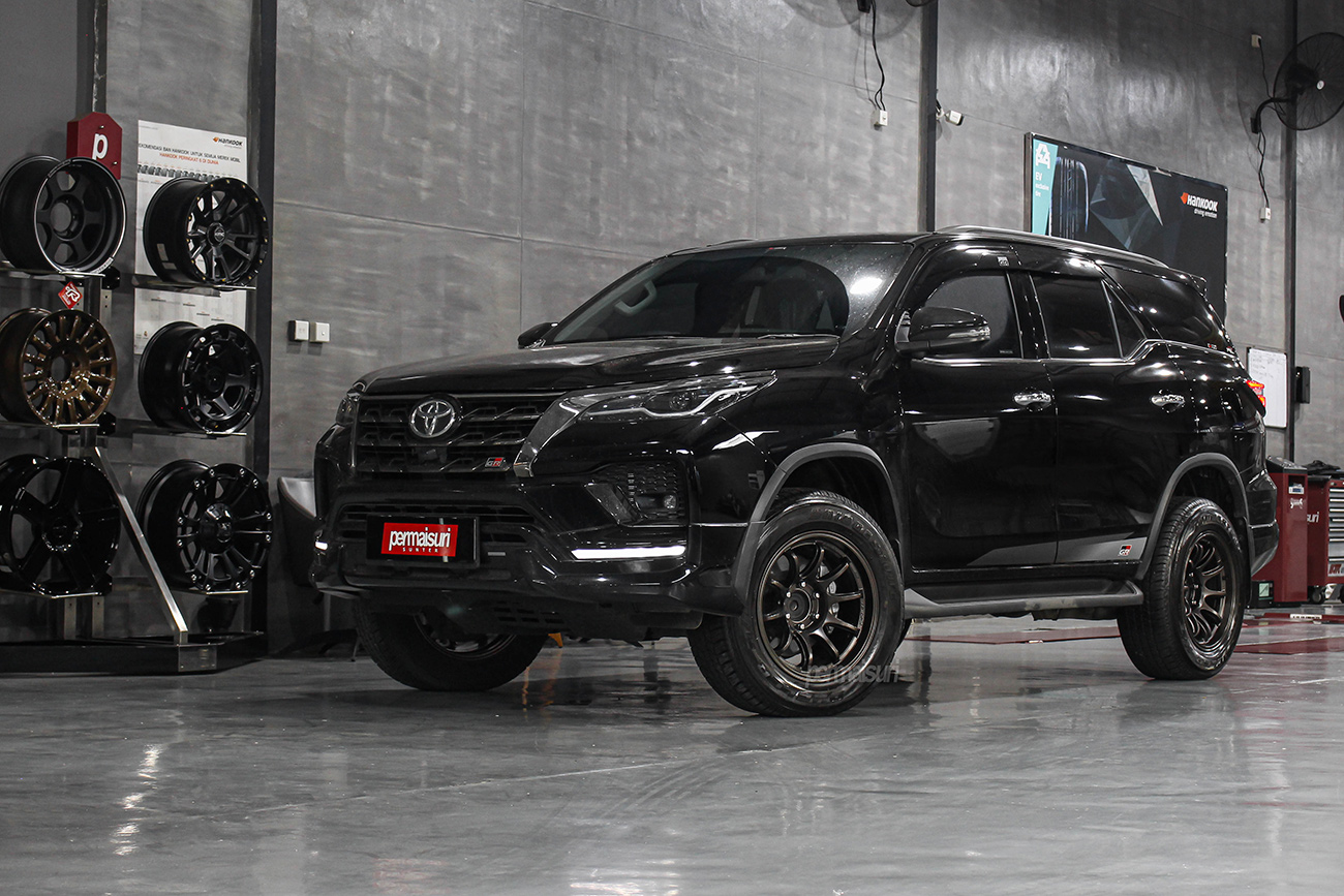 Permaisuri | WedsSport TC105X WRV with Toyota Fortuner