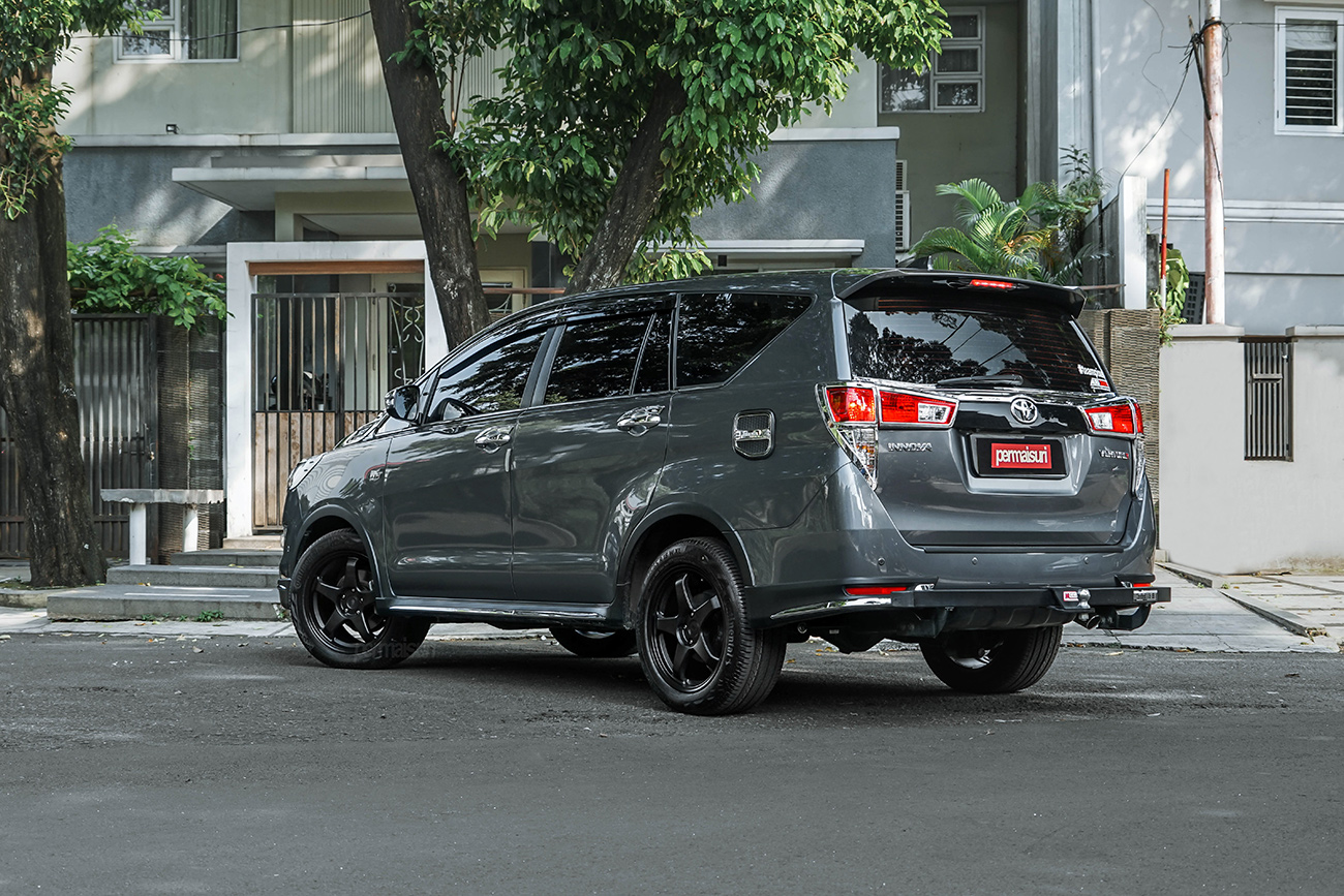 Permaisuri | Motegi Racing Cronoz with Toyota Innova Venturer