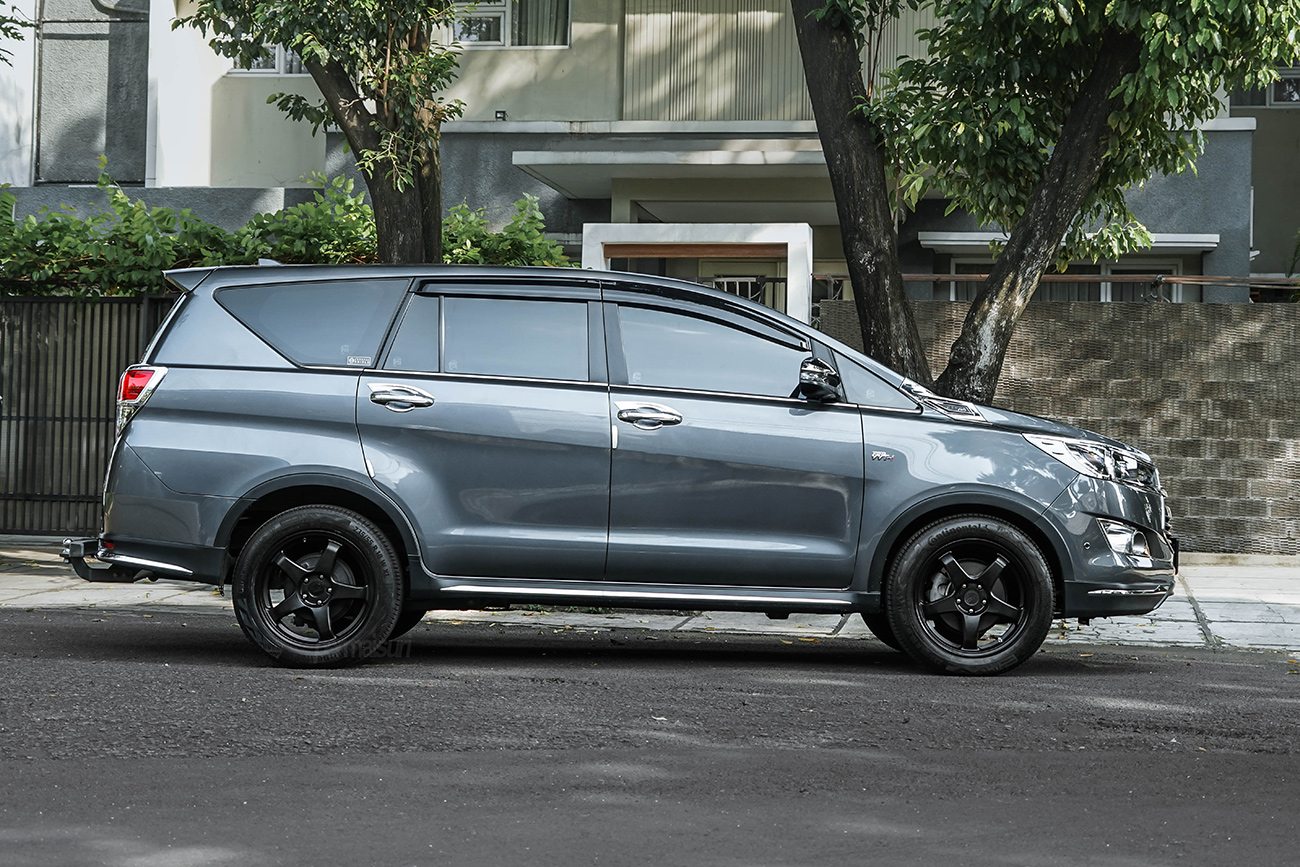 Permaisuri | Motegi Racing Cronoz with Toyota Innova Venturer