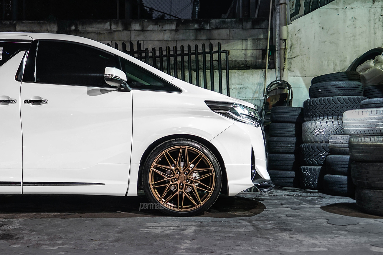Permaisuri | Vossen HF-7 with Toyota Alphard