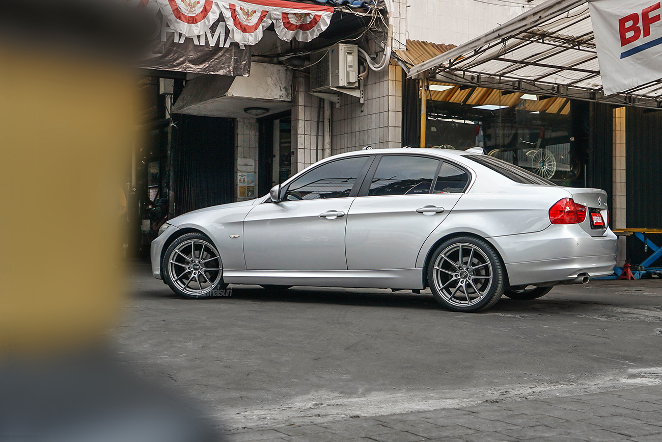 Permaisuri | OZ Racing Leggera HLT with BMW 3 Series E90