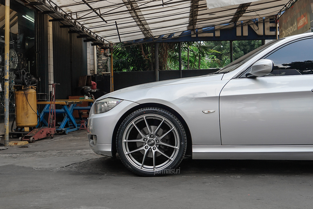 Permaisuri | OZ Racing Leggera HLT with BMW 3 Series E90
