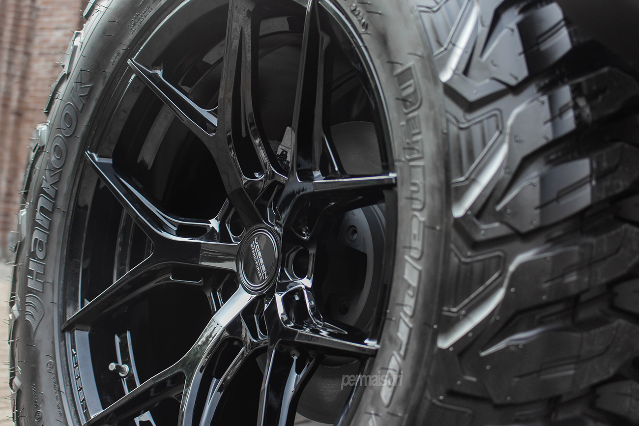 Permaisuri | Vossen HF-5 with Jeep Rubiccon JL