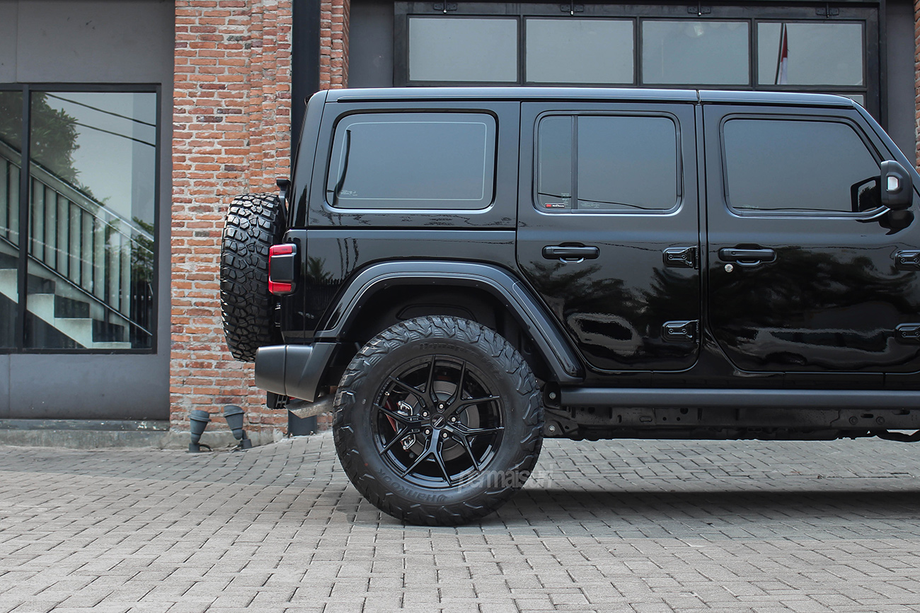Permaisuri | Vossen HF-5 with Jeep Rubiccon JL