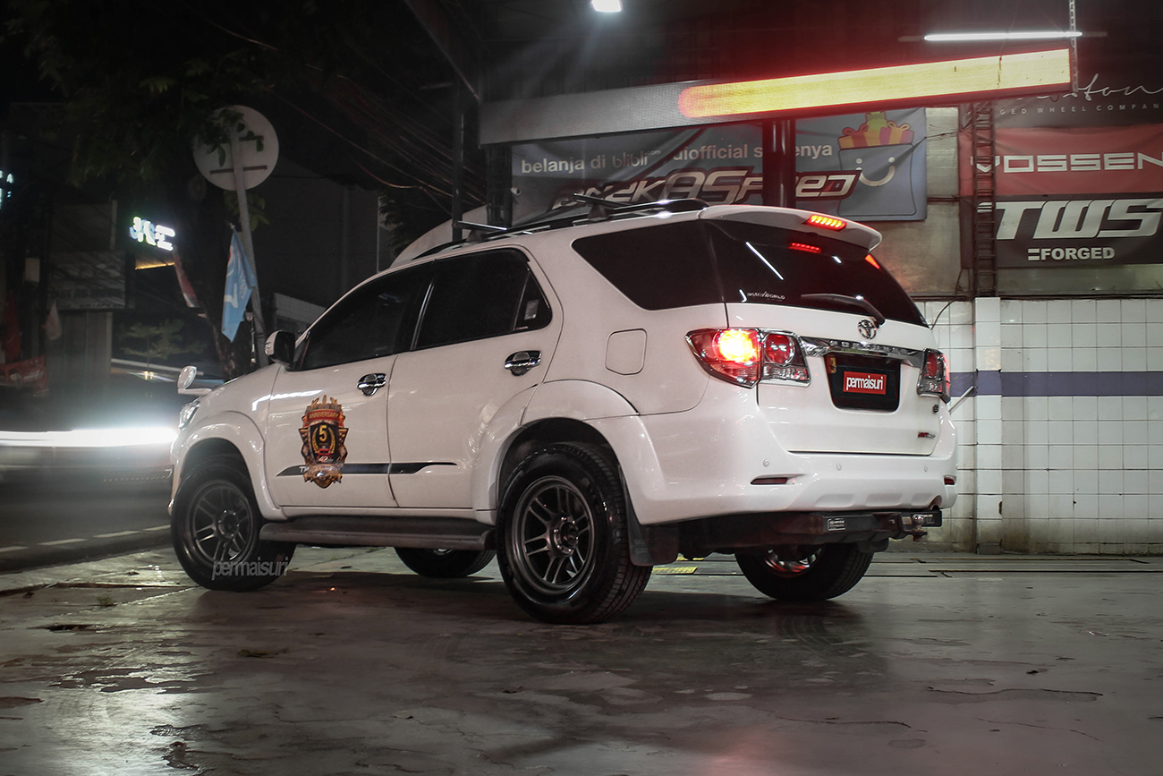 Permaisuri | Enkei ALLROAD RPT1 with Toyota Fortuner