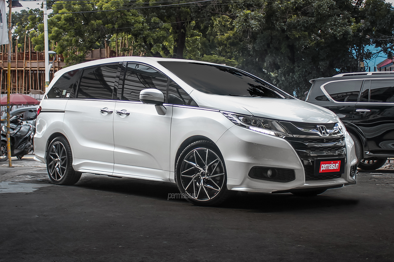 Permaisuri | Weds Leonis IT with Honda Odyssey RC1