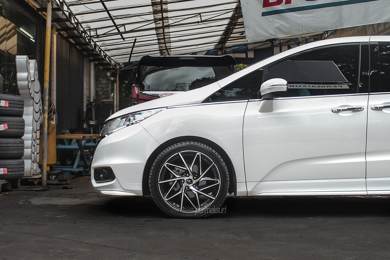 Permaisuri | Weds Leonis IT with Honda Odyssey RC1