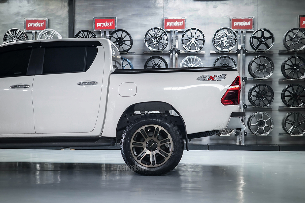 Permaisuri | HELO HE904 with Toyota Hilux