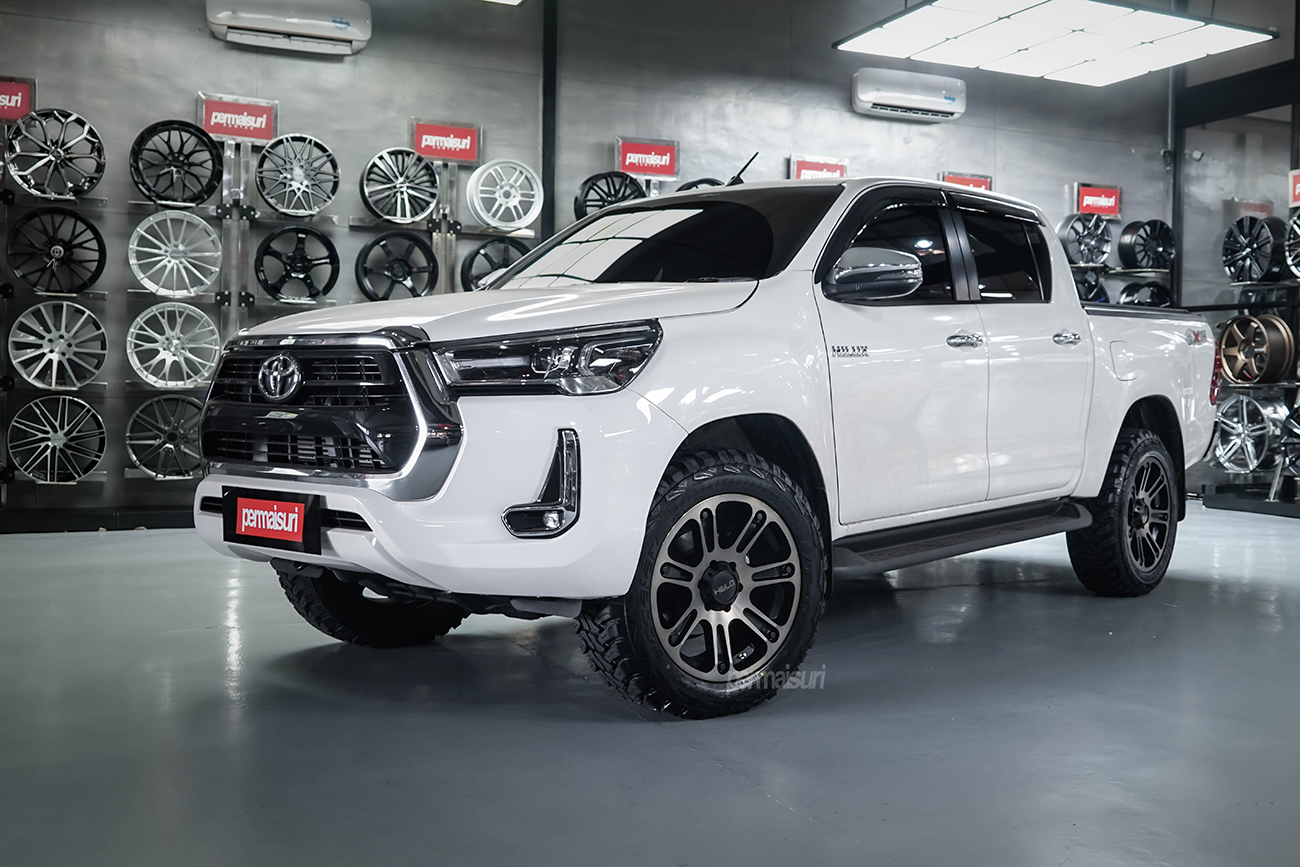 Permaisuri | HELO HE904 with Toyota Hilux