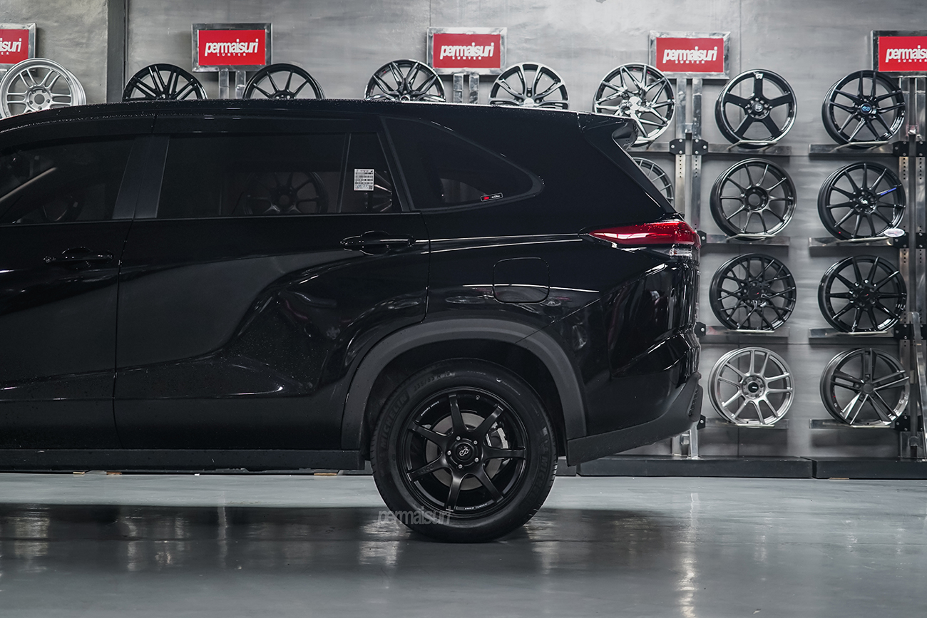 Permaisuri | Enkei Tuning Series SC38 with Toyota Innova Zenix