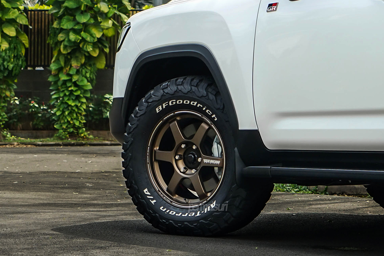 Permaisuri | Rays Volk Racing TE37 Large PCD Progressive Model II with Toyota Land Cruiser J300