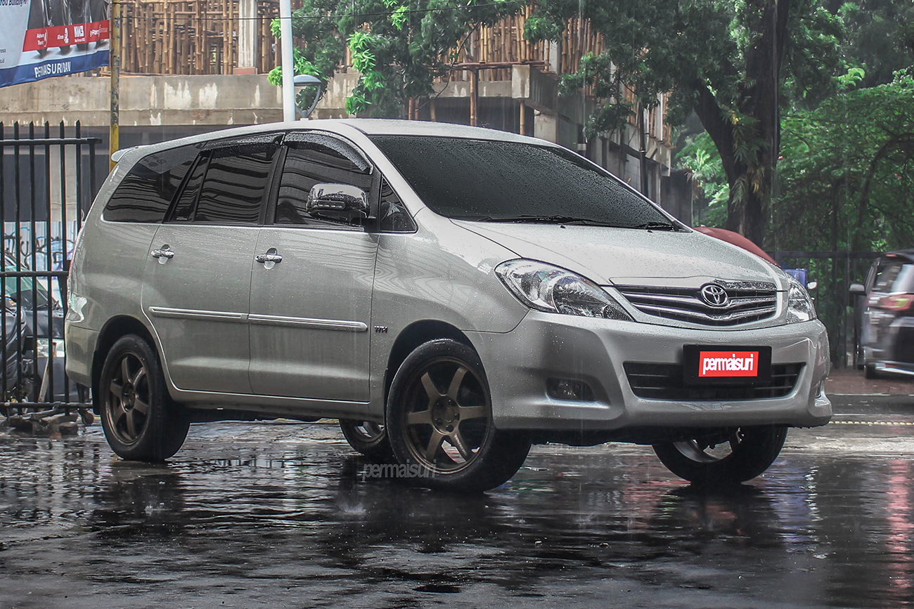 Permaisuri | Rays Volk Racing TE37 Saga S-Plus with Toyota Innova