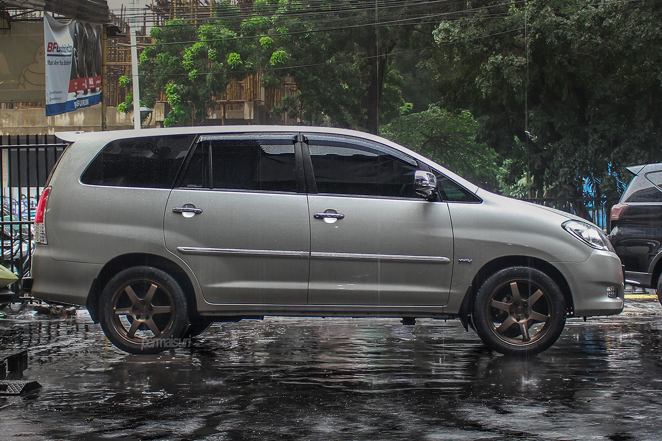 Permaisuri | Rays Volk Racing TE37 Saga S-Plus with Toyota Innova
