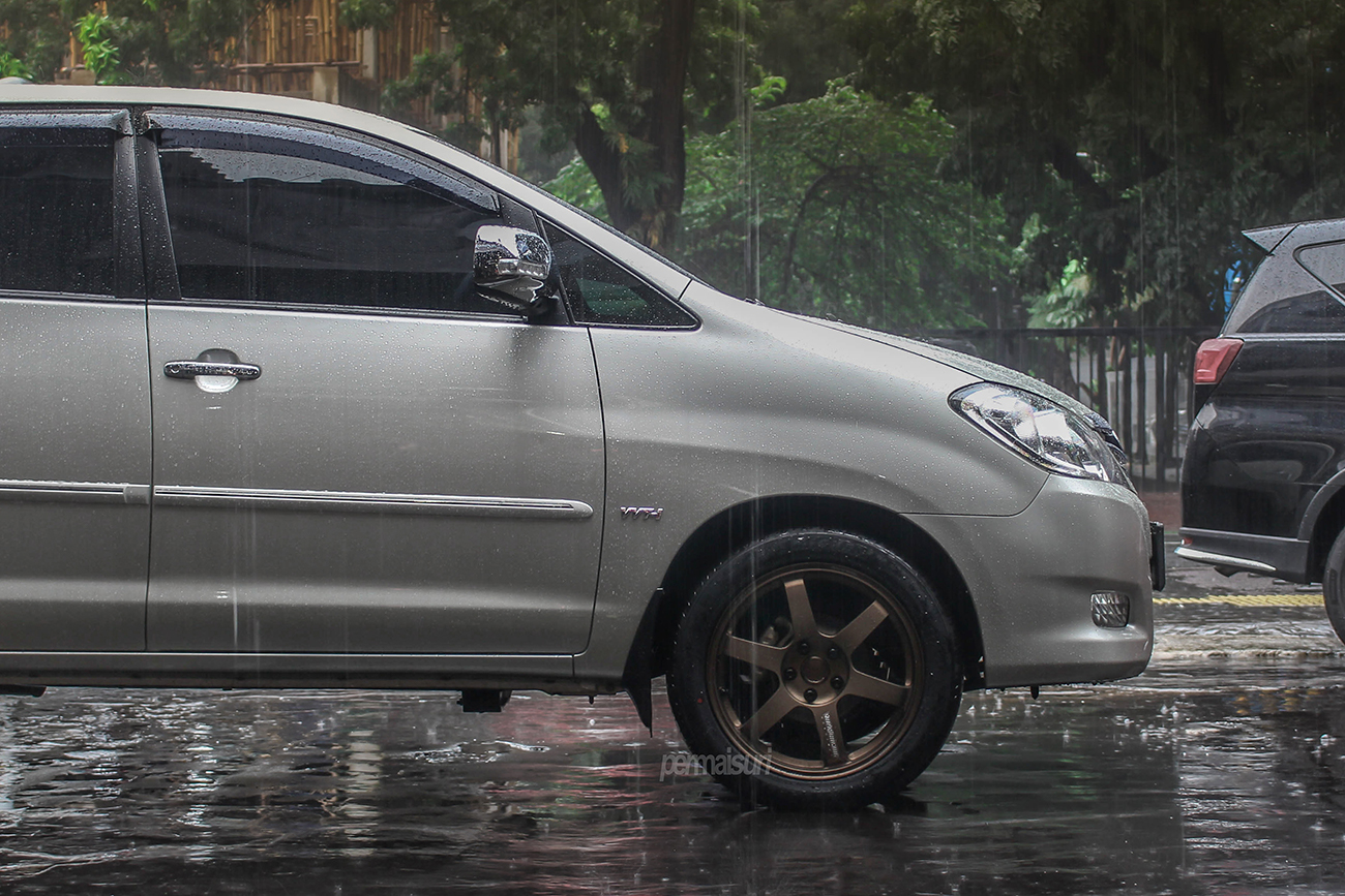 Permaisuri | Rays Volk Racing TE37 Saga S-Plus with Toyota Innova