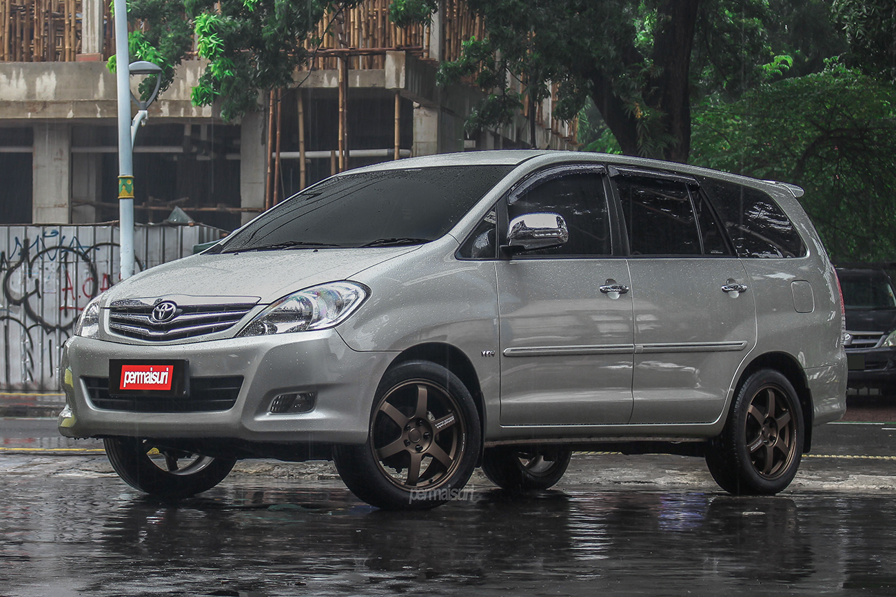 Permaisuri | Rays Volk Racing TE37 Saga S-Plus with Toyota Innova