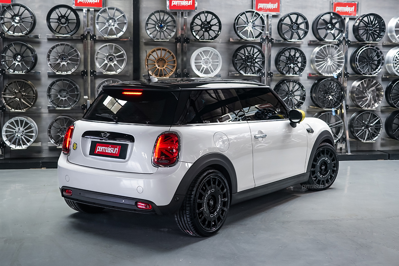 Permaisuri | OZ Racing Rally Racing with Mini Cooper F56