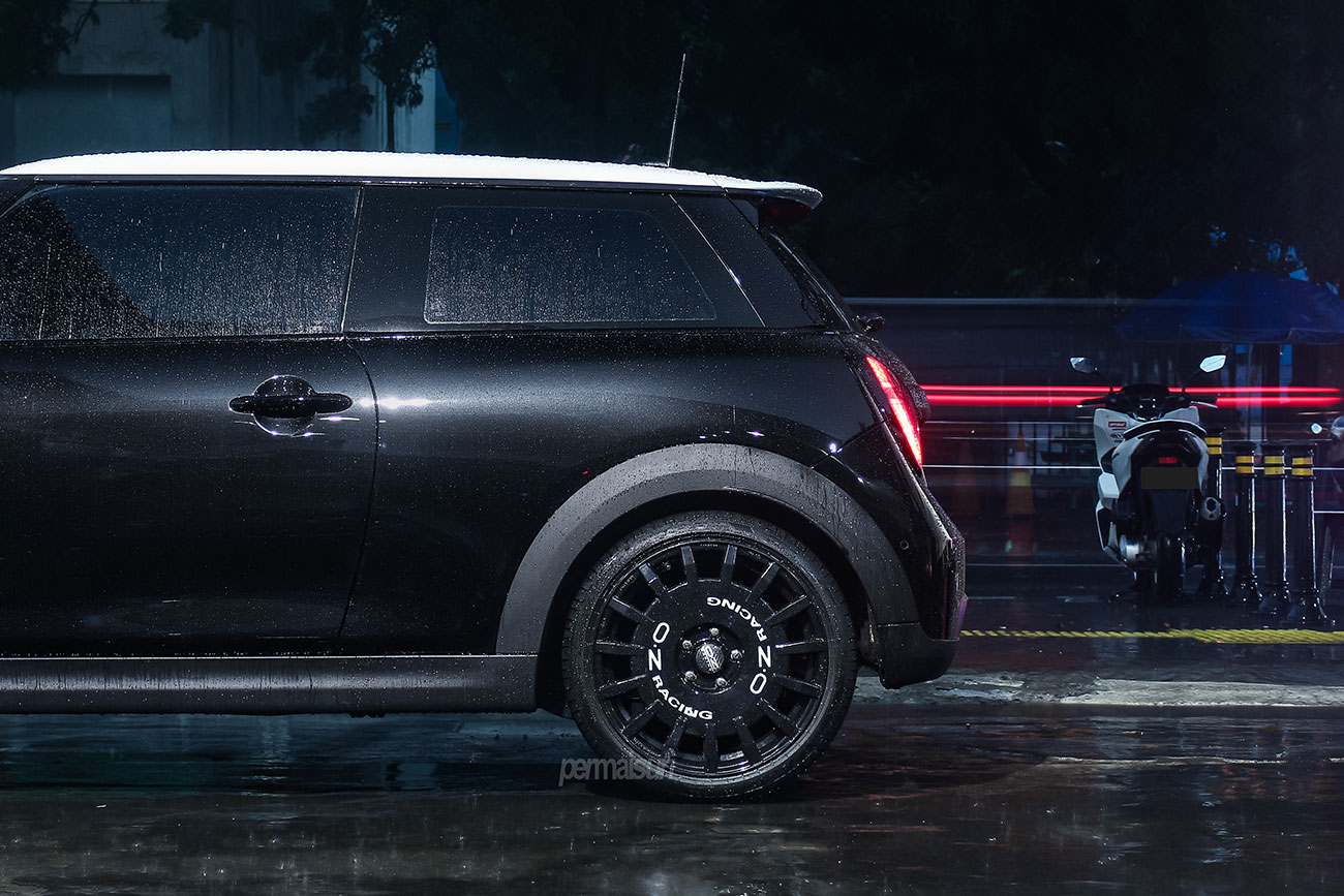 Permaisuri | White top black Mini F66 on OZ Racing Rally Racing 18"