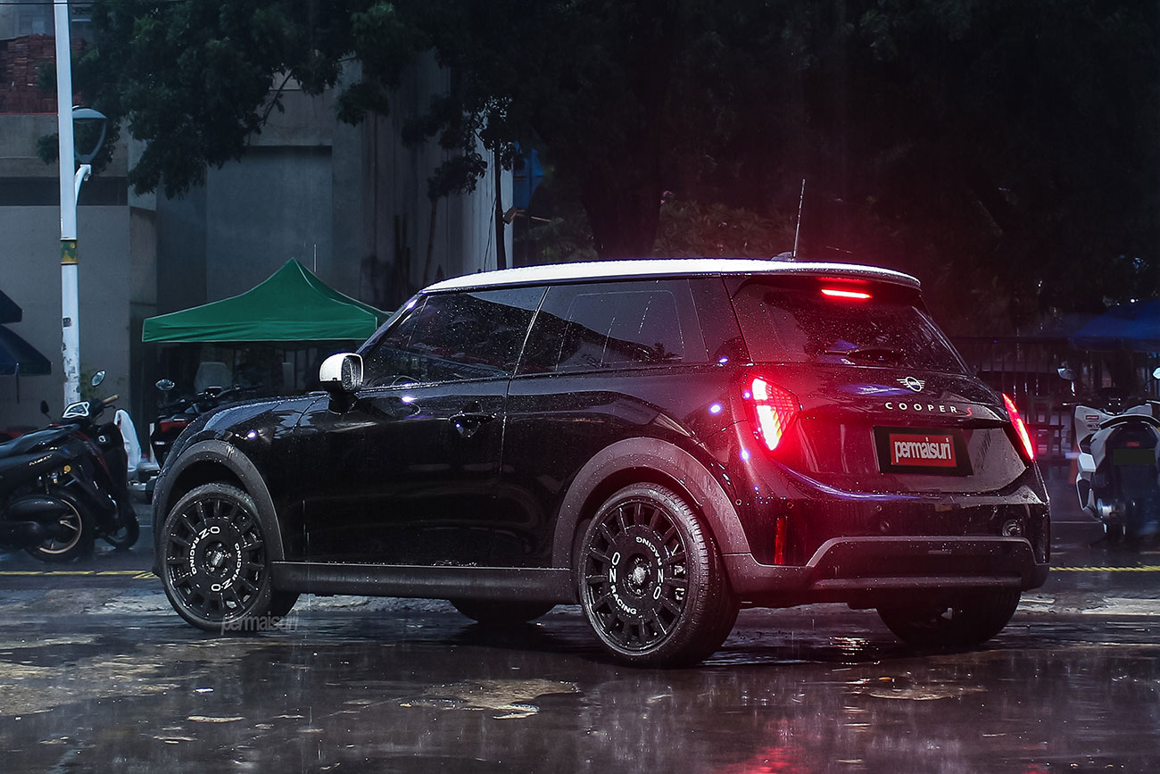 Permaisuri | White top black Mini F66 on OZ Racing Rally Racing 18"