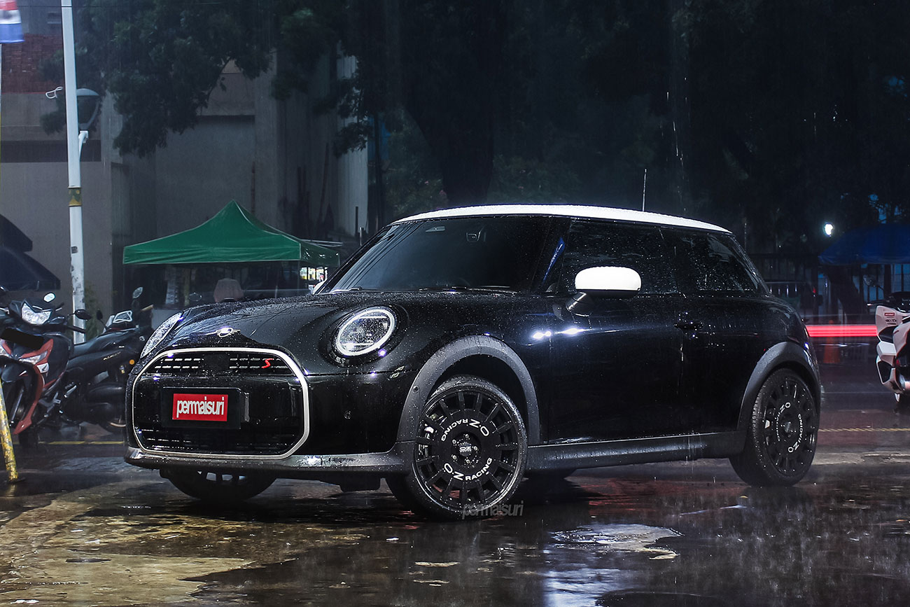 Permaisuri | White top black Mini F66 on OZ Racing Rally Racing 18"