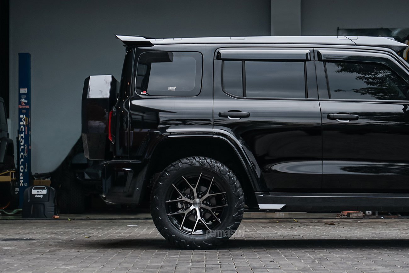 Permaisuri | Vossen HF6-4 with GWM Tank 300 HEV