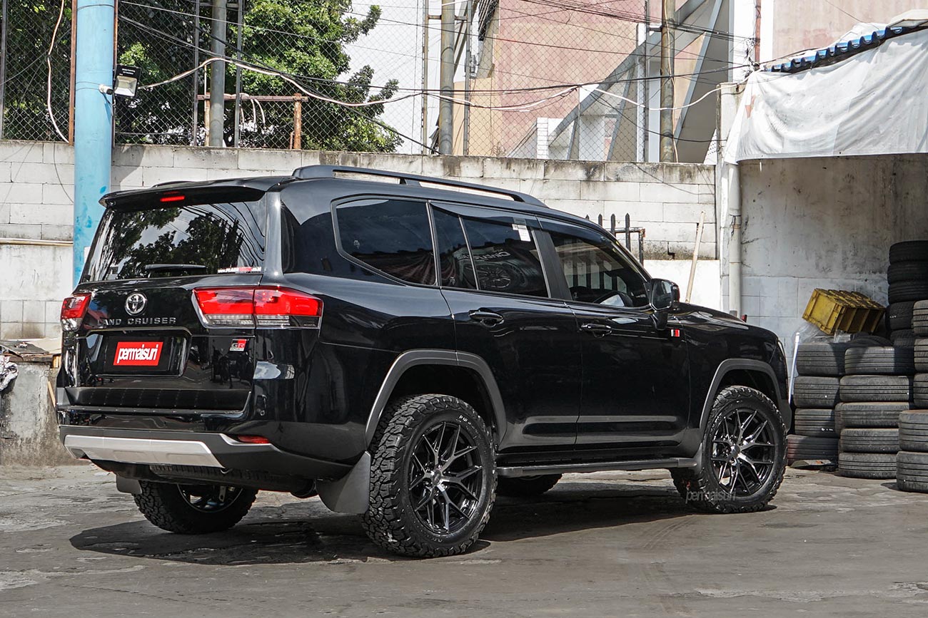 Permaisuri | Vossen HF6-4 with Toyota Land Cruiser J300
