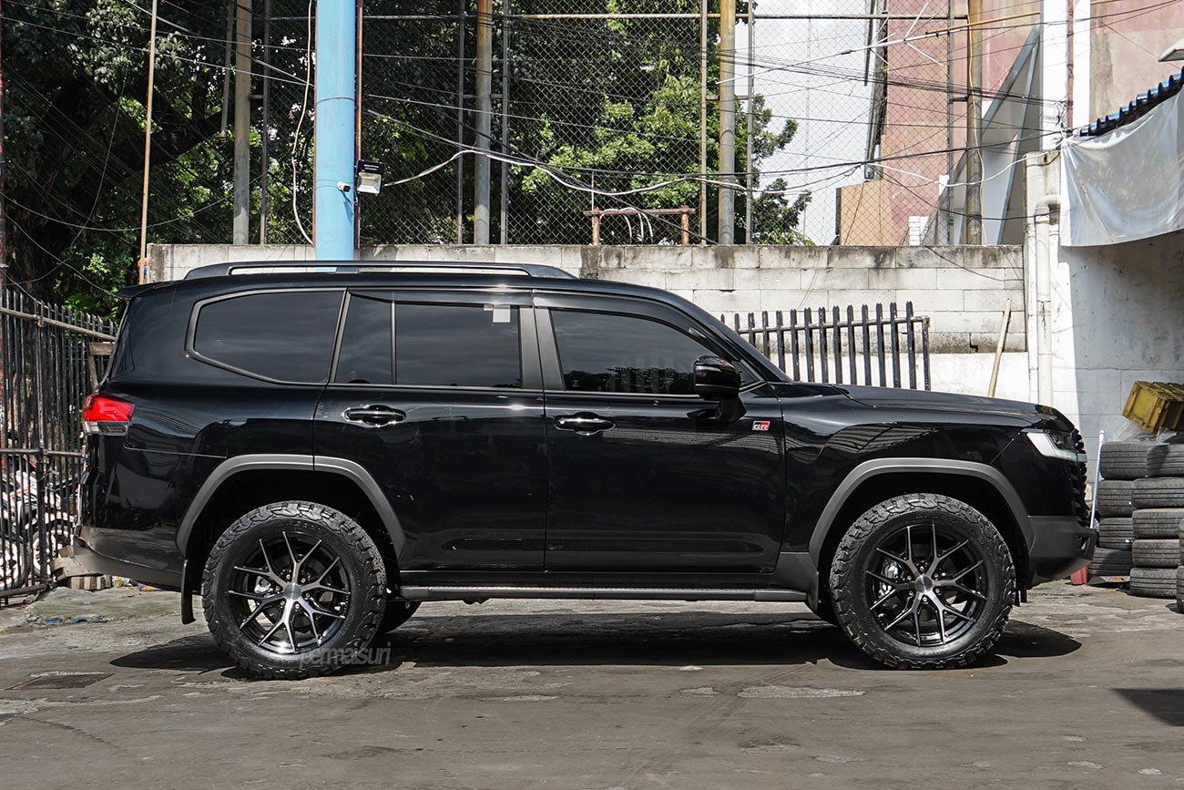 Permaisuri | Vossen HF6-4 with Toyota Land Cruiser J300