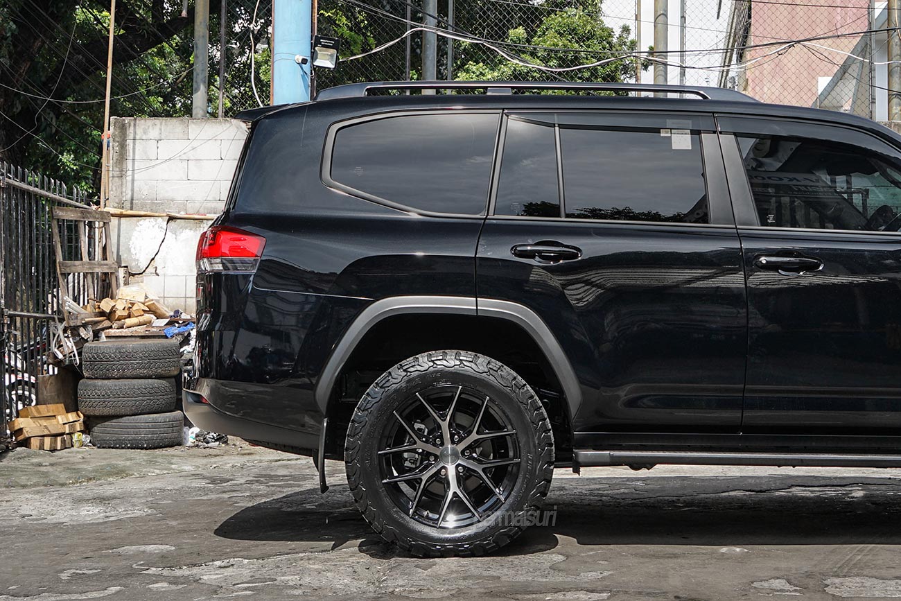 Permaisuri | Vossen HF6-4 with Toyota Land Cruiser J300