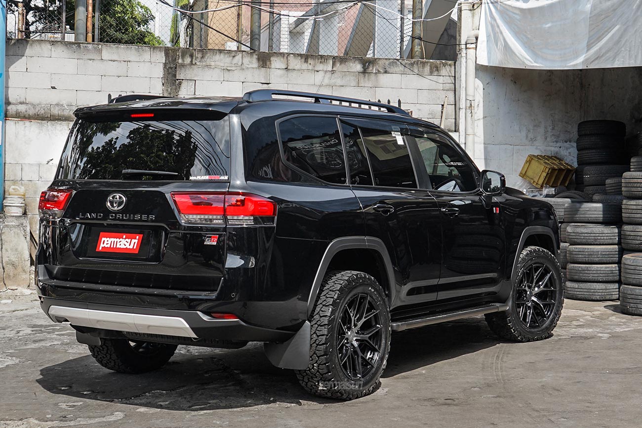 Permaisuri | Vossen HF6-4 with Toyota Land Cruiser J300