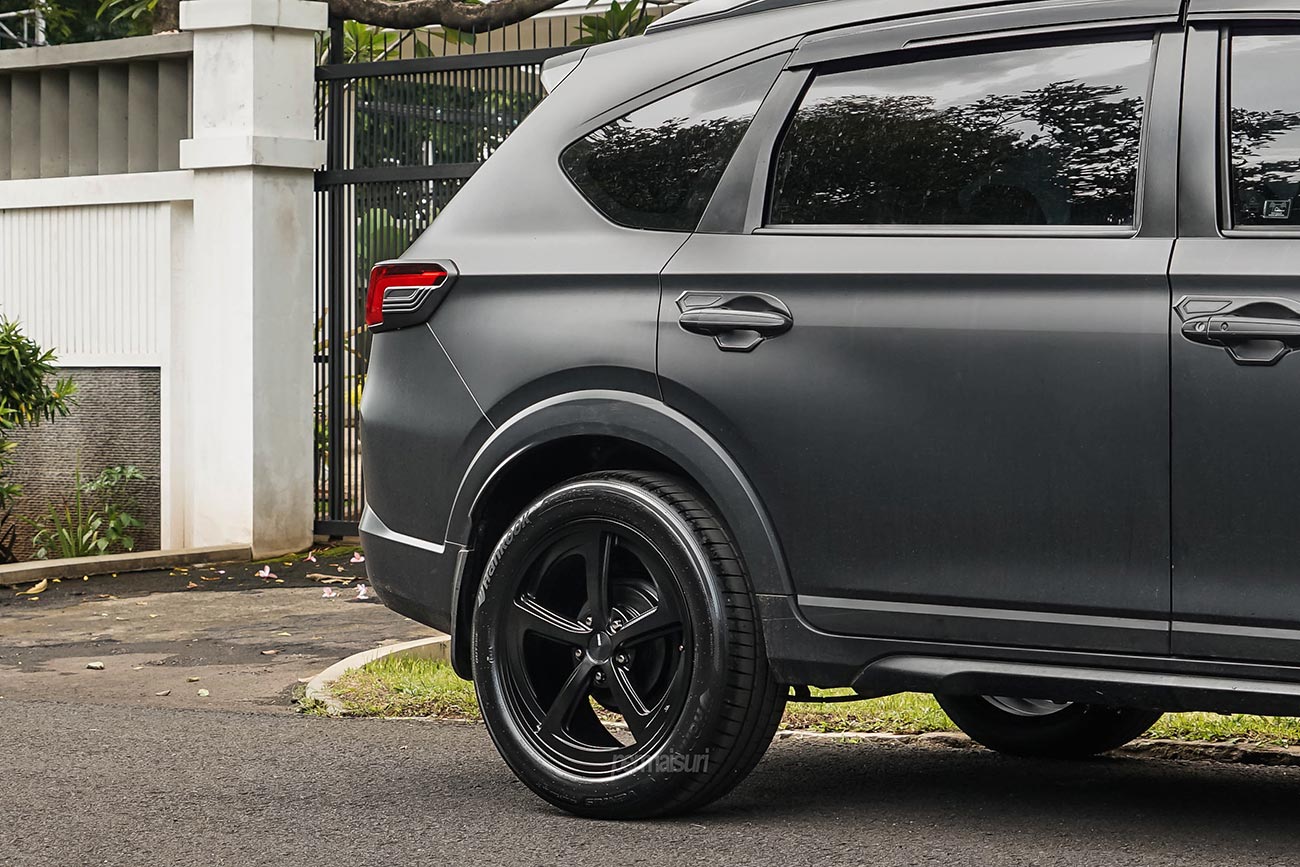 Permaisuri | Enkei Giotto with Honda BRV