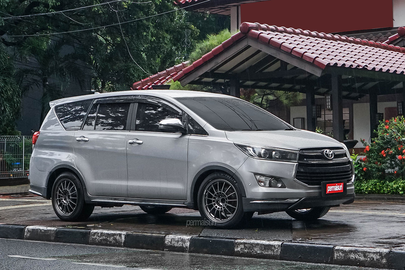 Permaisuri | Enkei RCT5 with Toyota Innova Venturer