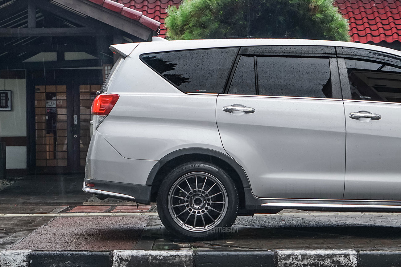 Permaisuri | Enkei RCT5 with Toyota Innova Venturer