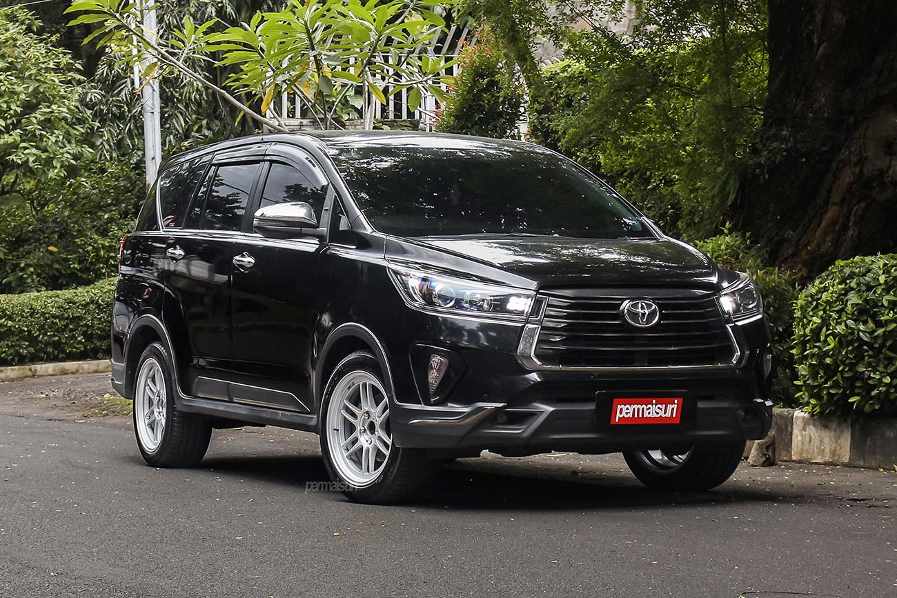 Permaisuri | Enkei RPF1 with Toyota Innova Venturer